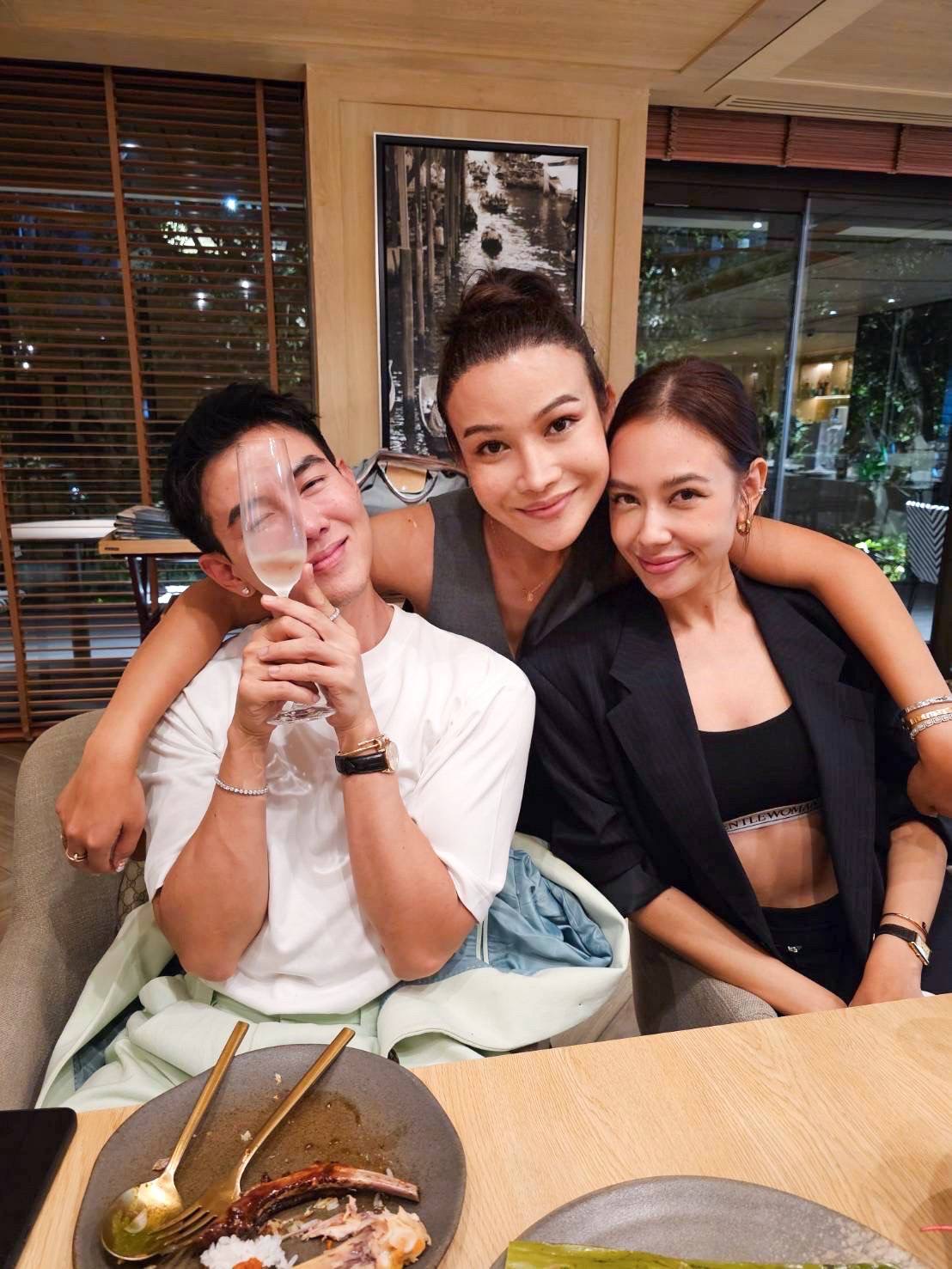 มิตรภาพไม่มีวันจืดจาง “ต๊อกแต๊ก A4”ชวนแก๊งเพื่อนรักดินเนอร์สุดหรู - TukKhao